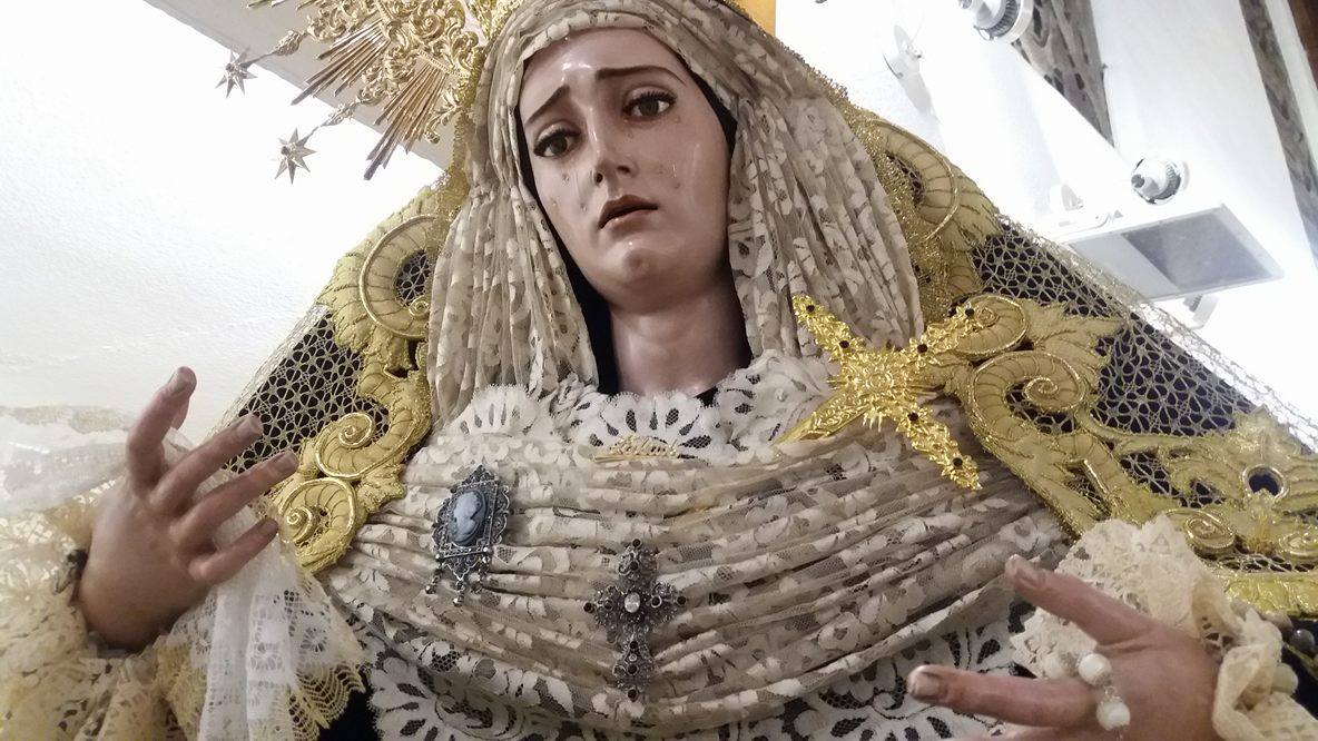 El camafeo de la Dulcinea luce en el rostrillo de María Santísima de la ...