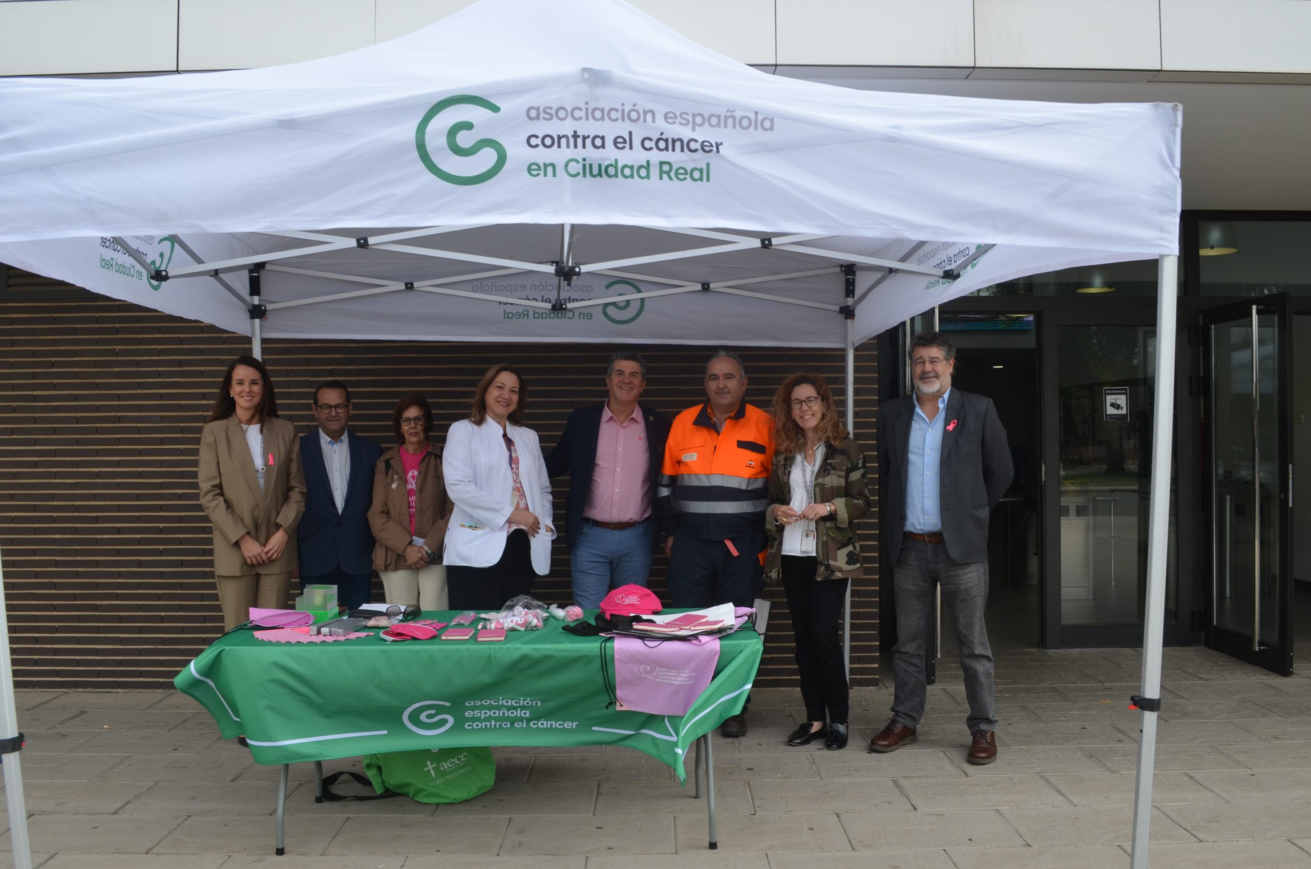 El Complejo Industrial de Repsol de Puertollano se suma al “rosa” junto ...