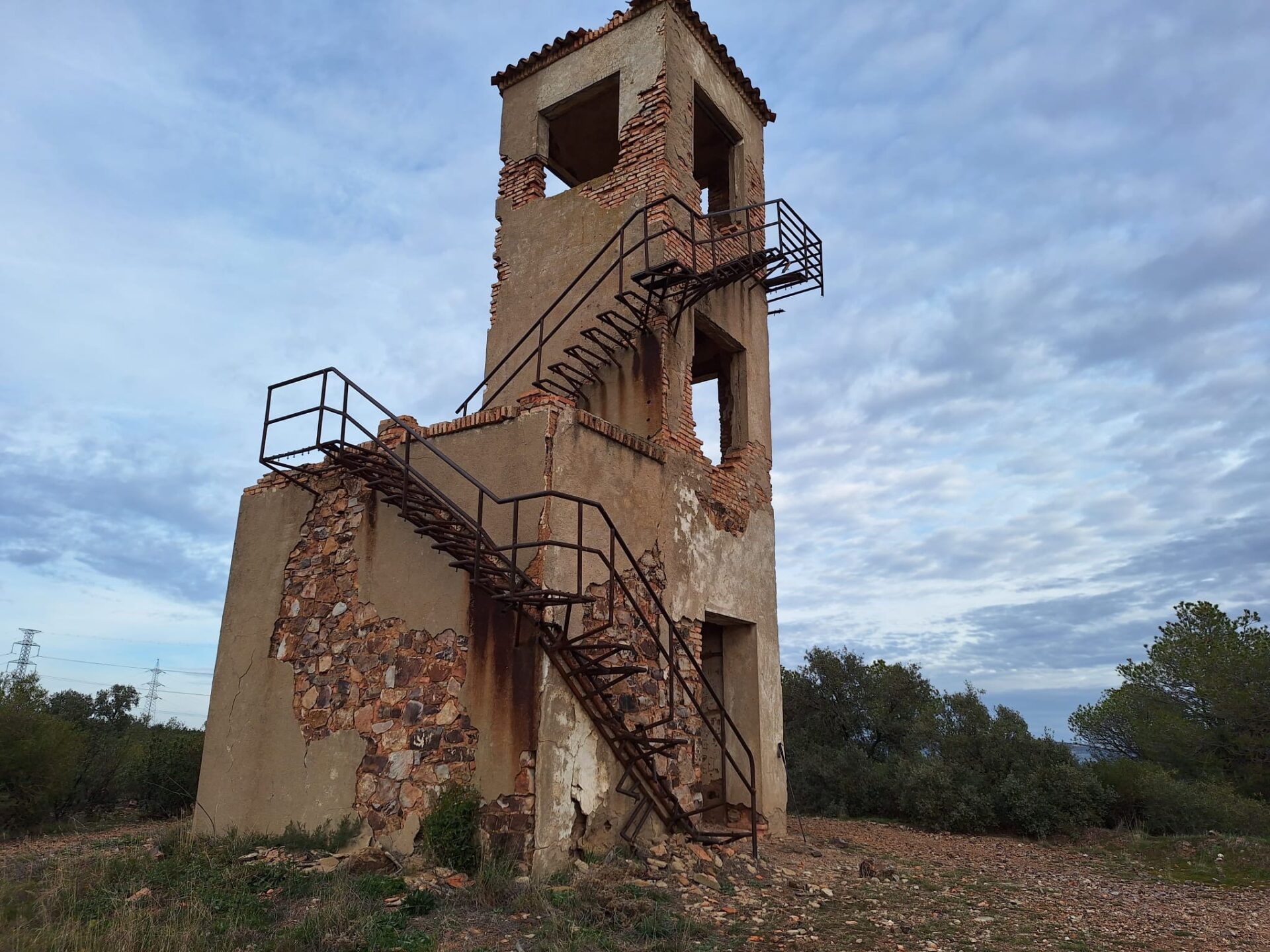 Puertollano: La torre de la Dehesa Boyal sigue en el olvido, destruida ...