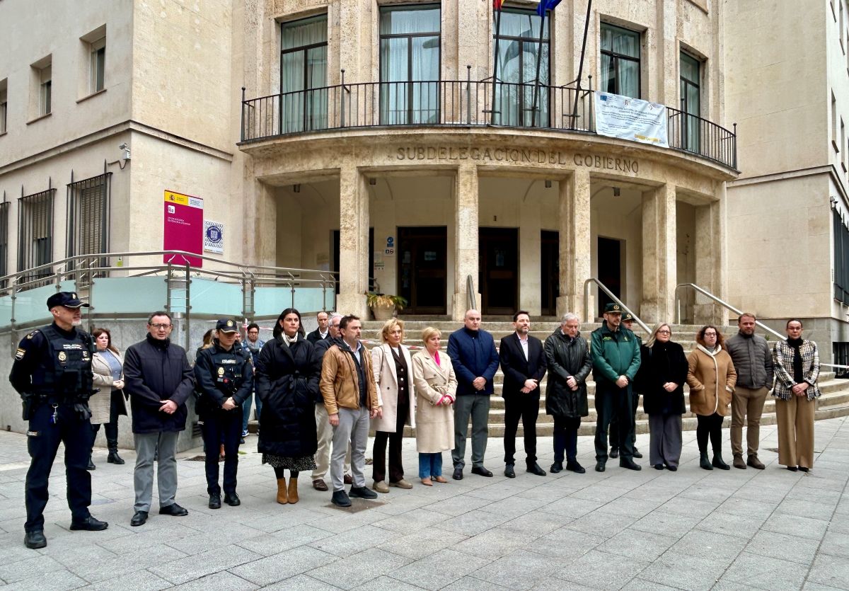 Ciudad Real condena los asesinatos de Andrea y Juana con un minuto de silencio en la ...